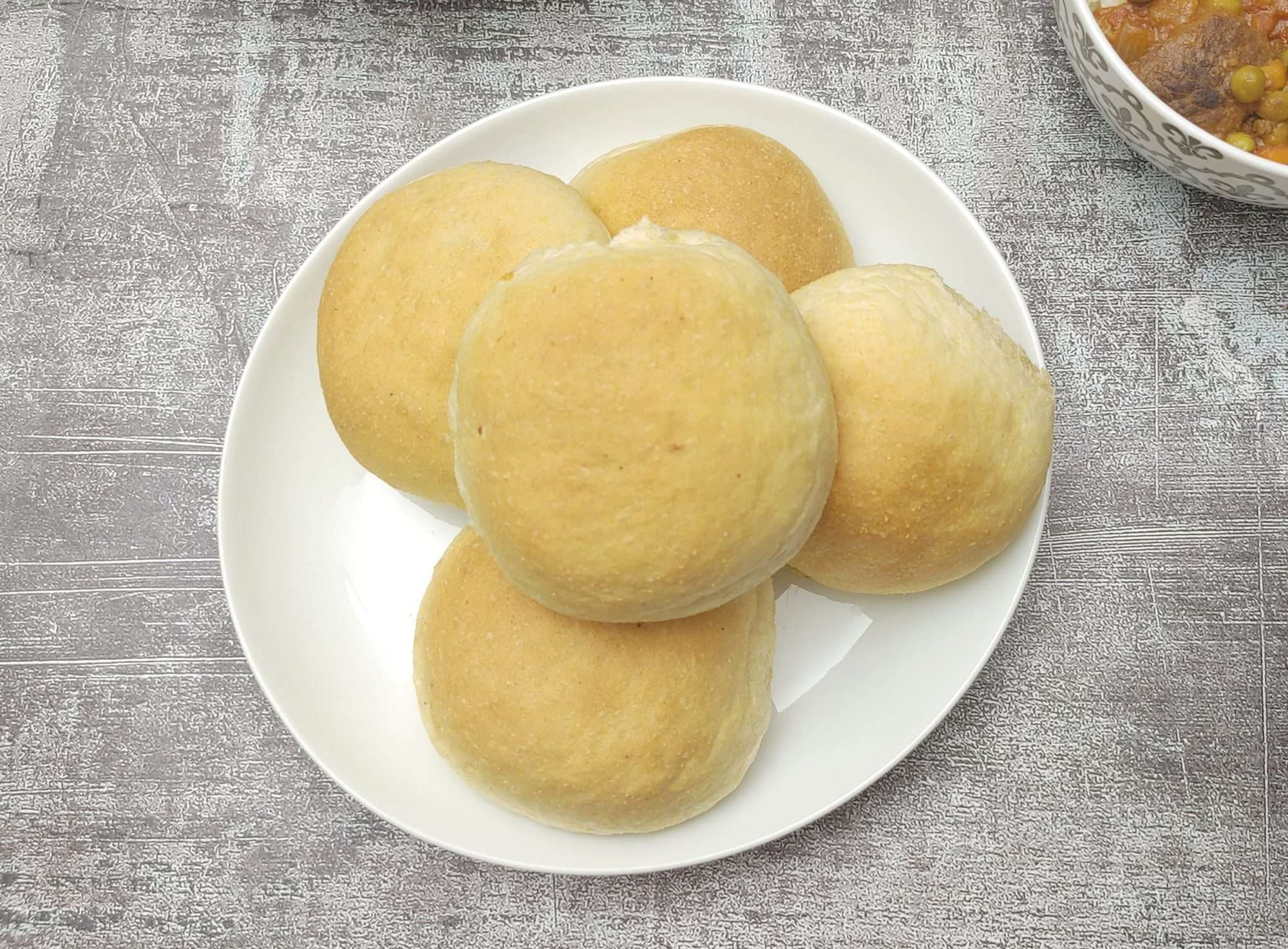 Easy Cheese Stuffed Cornmeal Dinner Rolls | Pan de Maiz con Queso