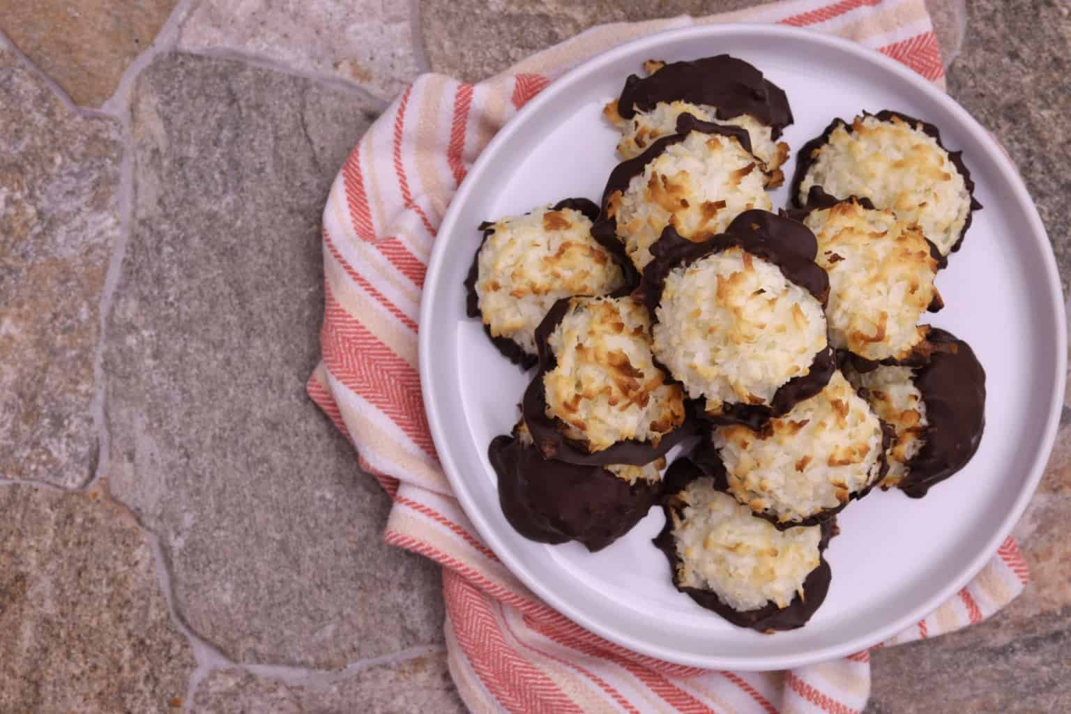Easy Coconut Macaroons - Camila Made