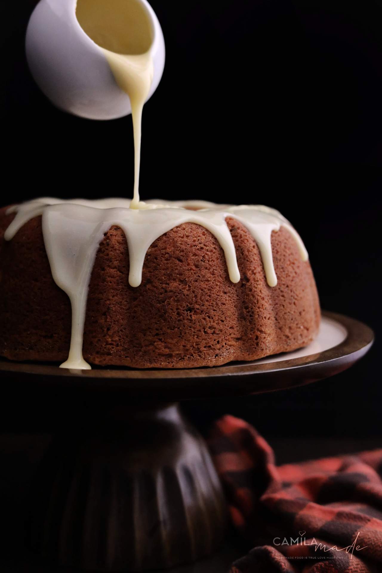 Pastel de Fresa with Brigadeiro Sauce - Camila Made