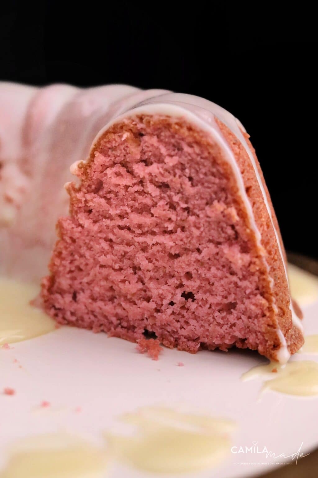 Pastel de Fresa with Brigadeiro Sauce - Camila Made